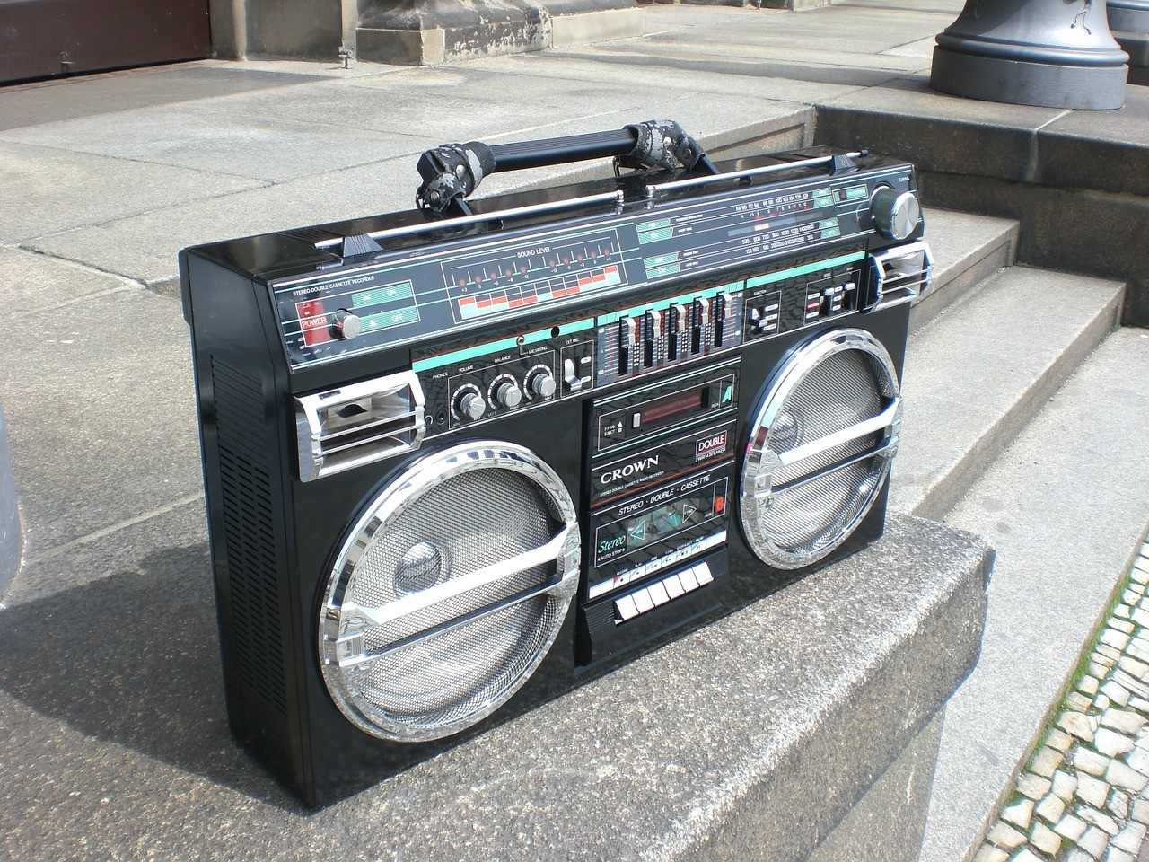 Обзор Monster Blaster Boombox: акустическая пушка! — Wylsacom