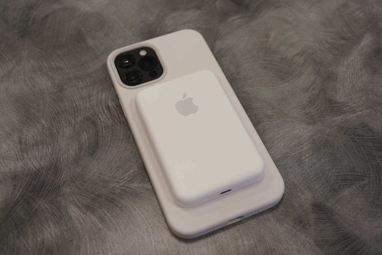 «Живые» фото и подробности о внешнем аккумуляторе Apple — Wylsacom