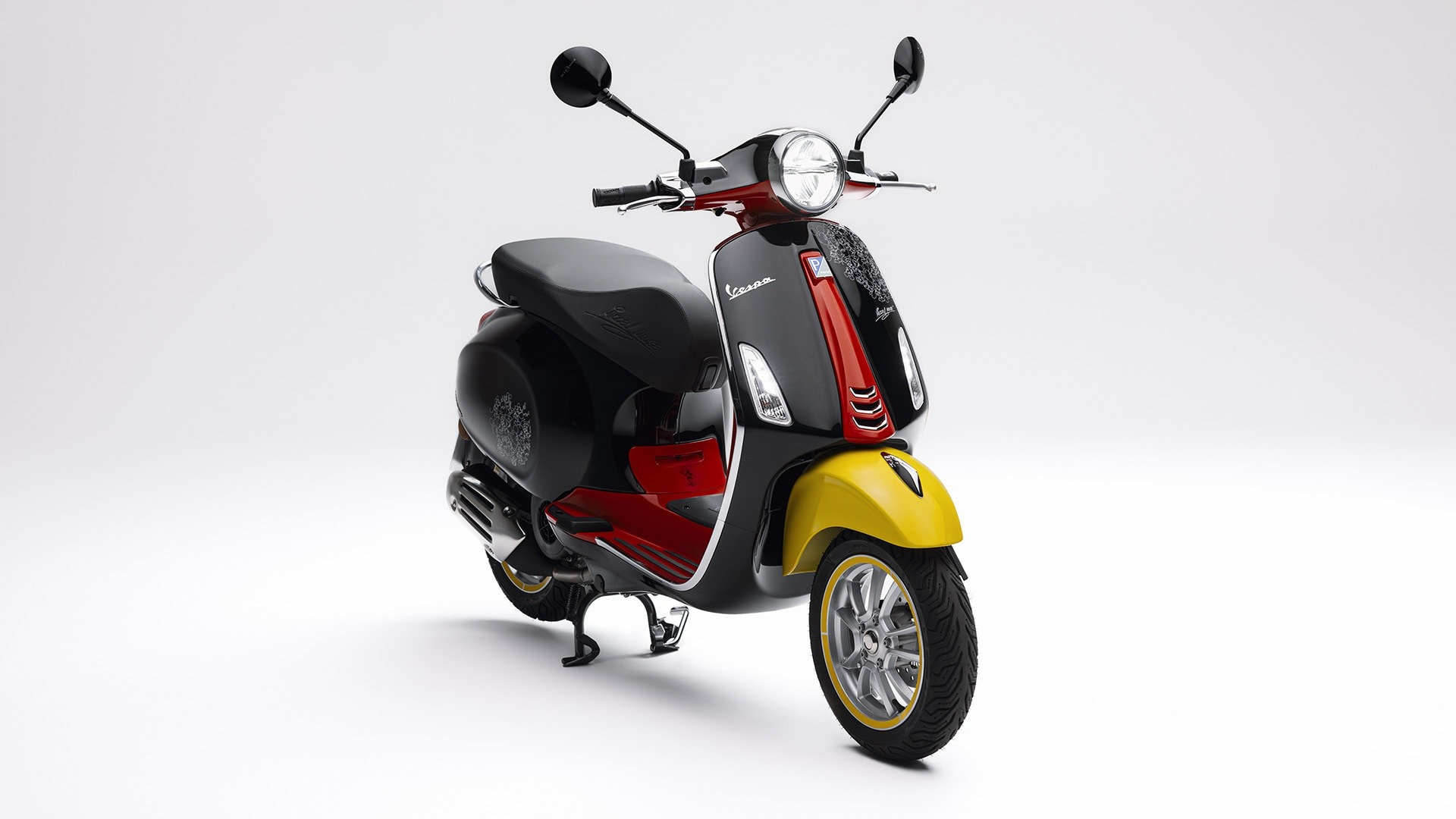 Фотопост: мопед Vespa Primavera, выпущенный к столетию Disney — Wylsacom